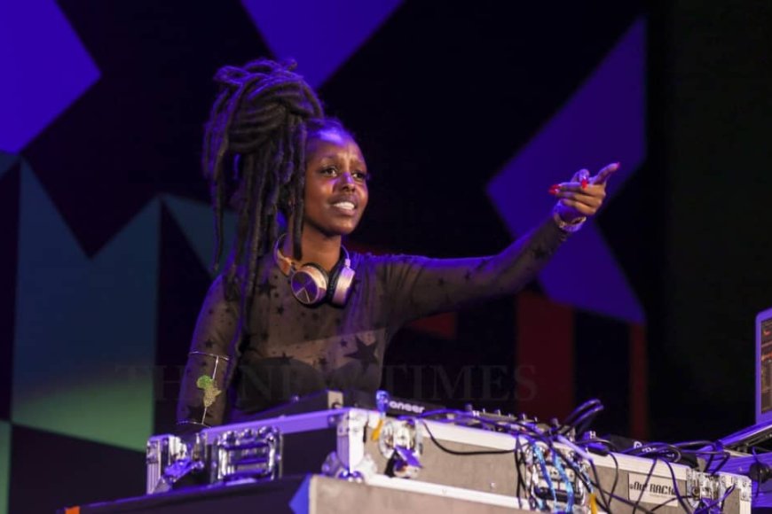 Dj Sonia uherutse gupfusha musaza we yanyomoje amashusho amaze iminsi ...